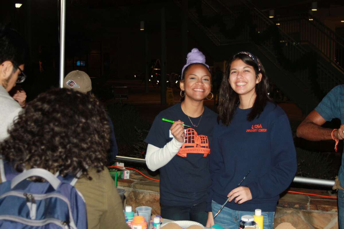 Photos: UTSA students launch holiday season with Light the Paseo Dec. 1 ...