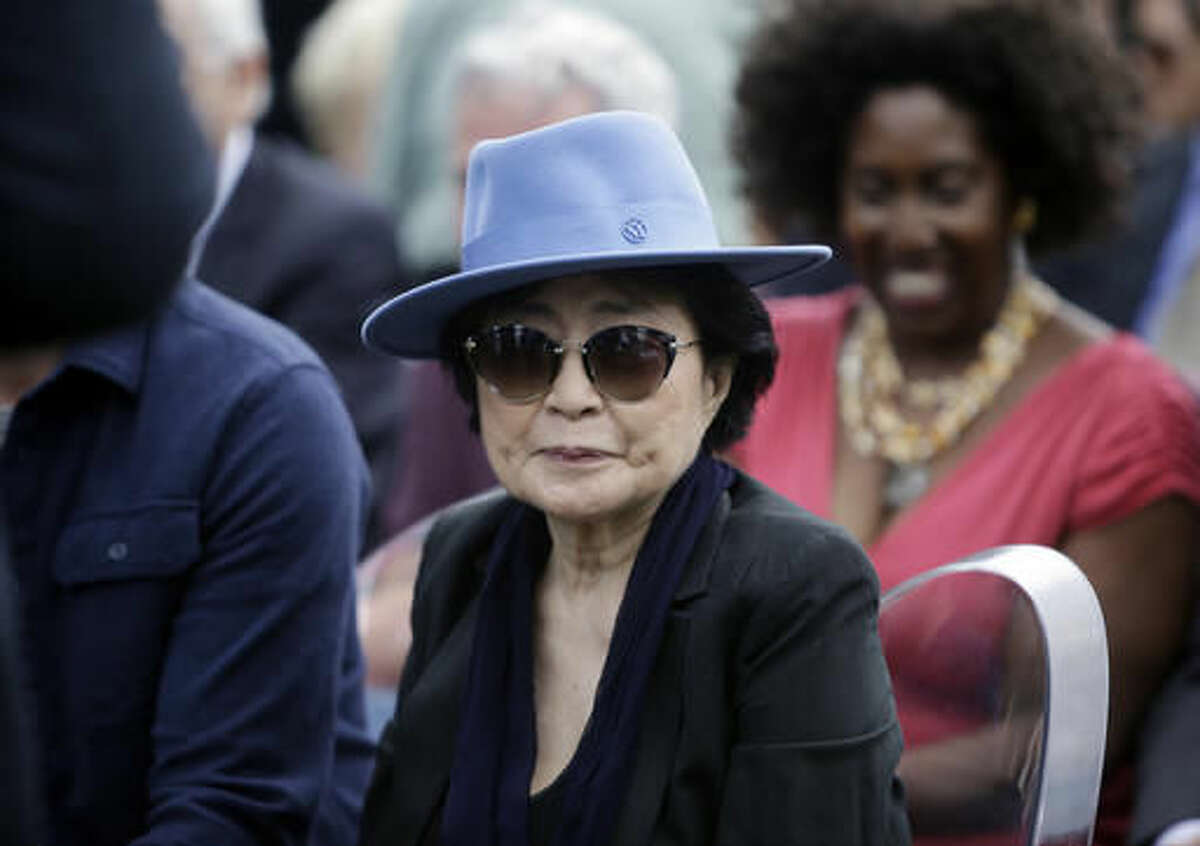 Yoko Ono unveils lotus-petal sculpture in Chicago park