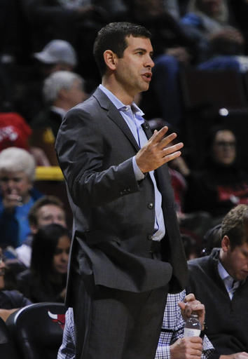 Wade scores 22 in Chicago debut, Bulls beat Celtics 105-99