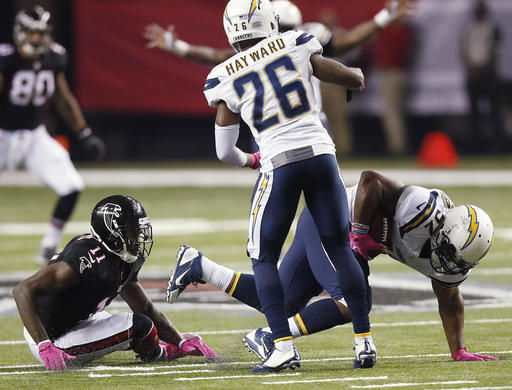 Perryman overcomes sore shoulder to help Chargers rally