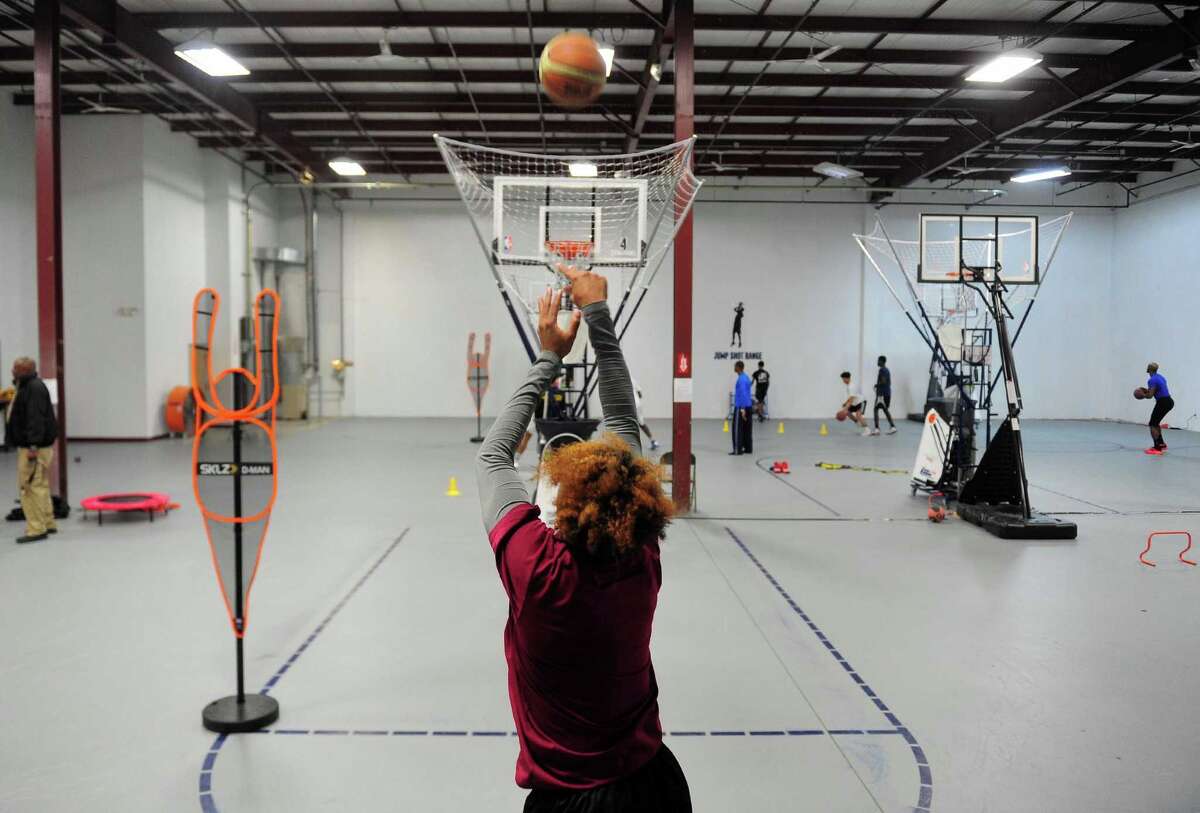 Stratford business hopes to score basketball enthusiasts