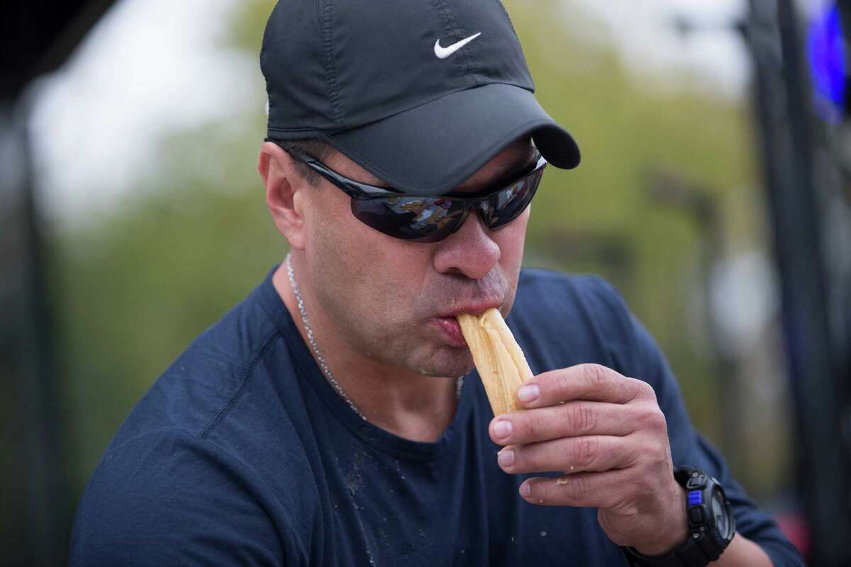 Watch Houston man down 24 tamales in eating contest