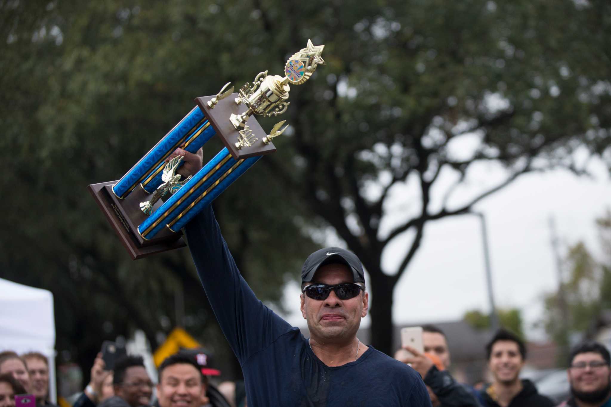 Watch Houston man down 24 tamales in eating contest