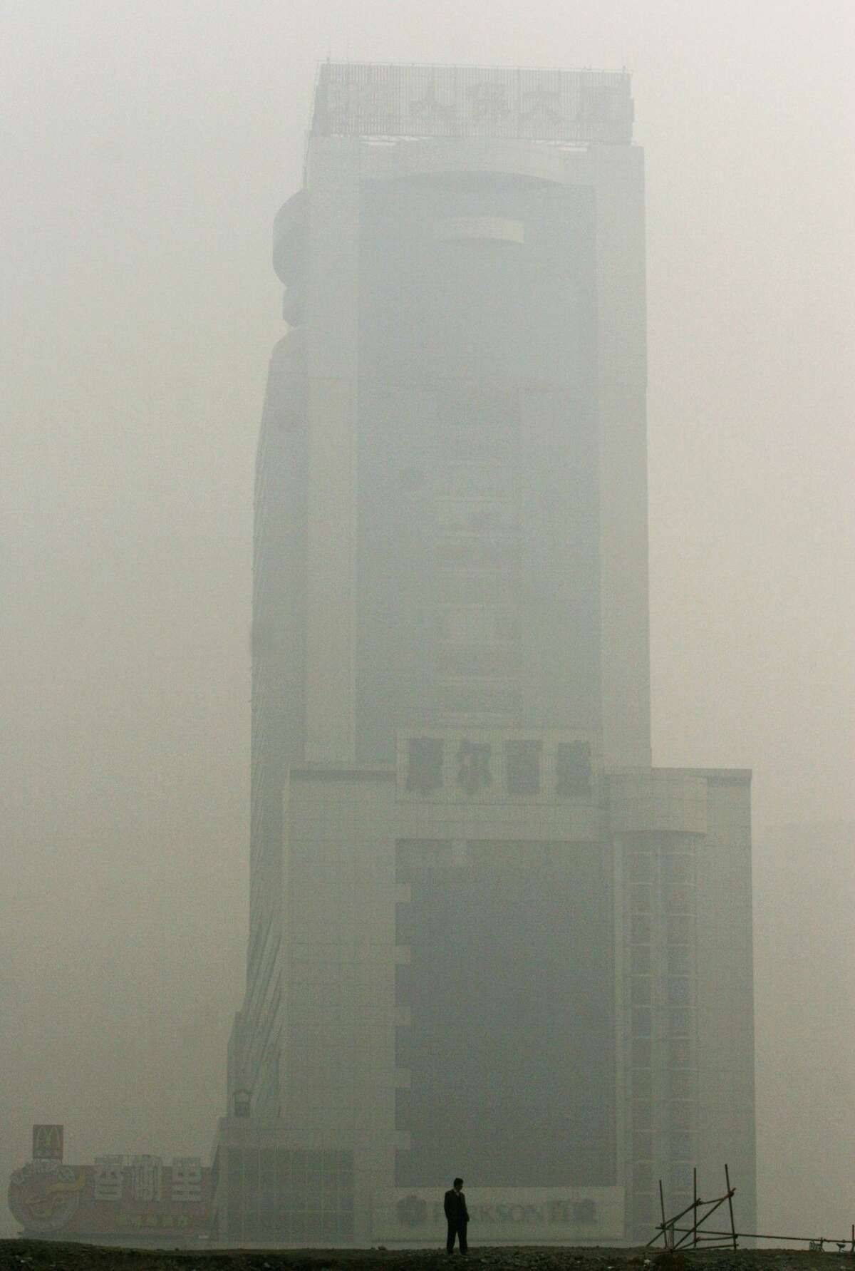20,000 stranded as heavy smog grounds flights at Chengdu airport