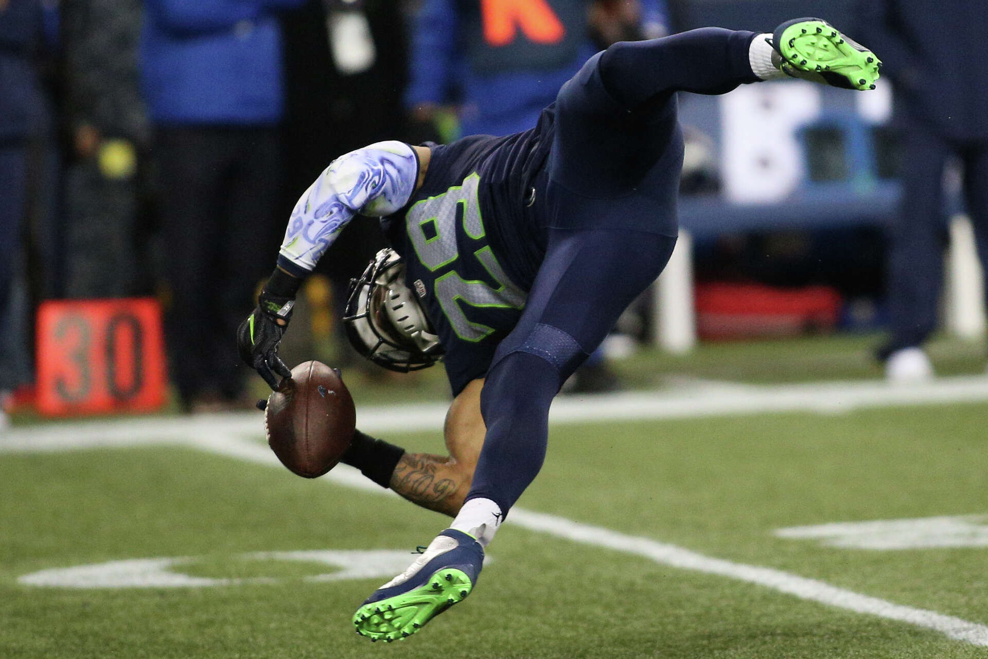 Game photos: Seahawks host Panthers on 'Sunday Night Football'
