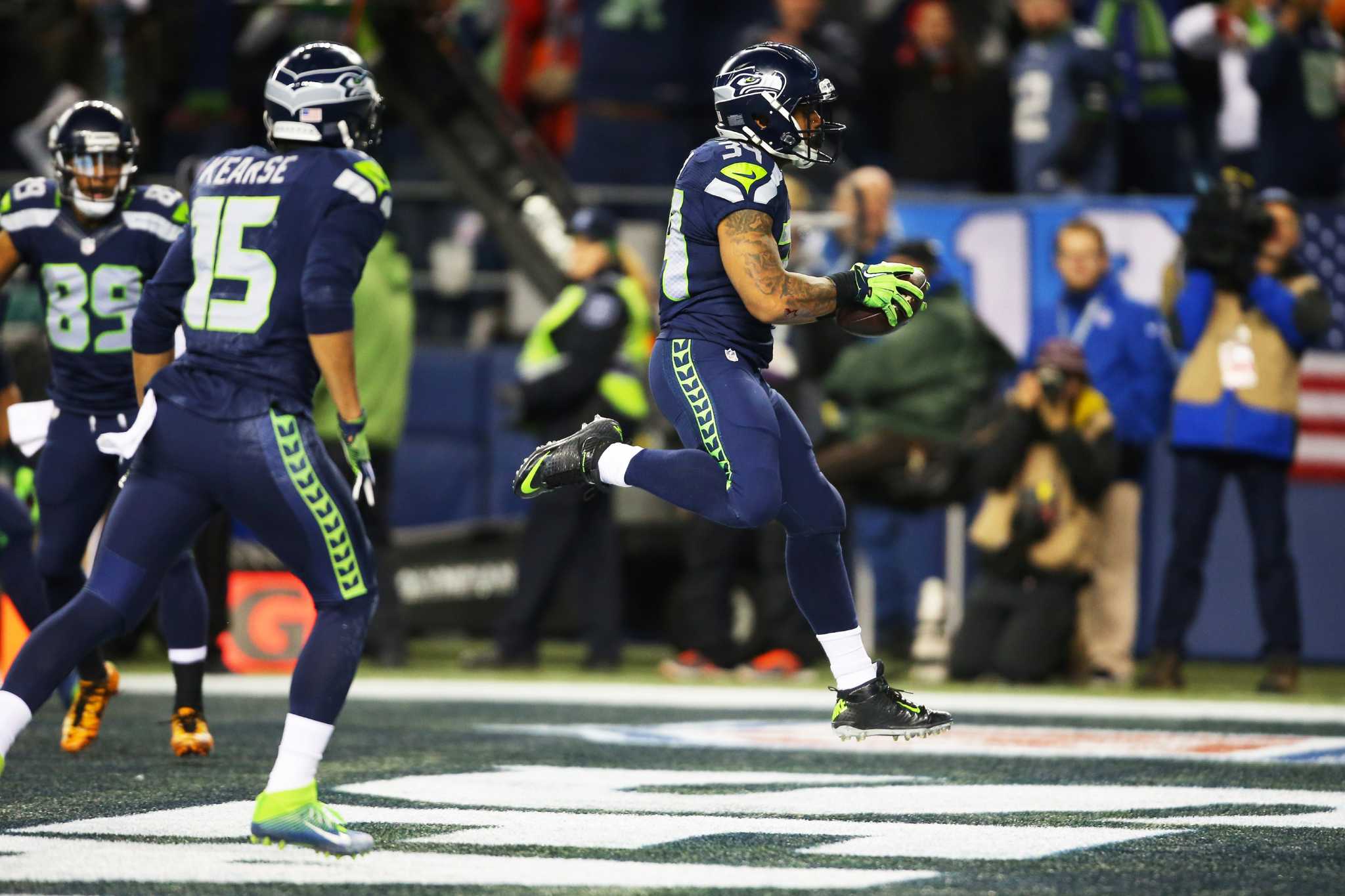 Game photos: Seahawks host Panthers on 'Sunday Night Football'
