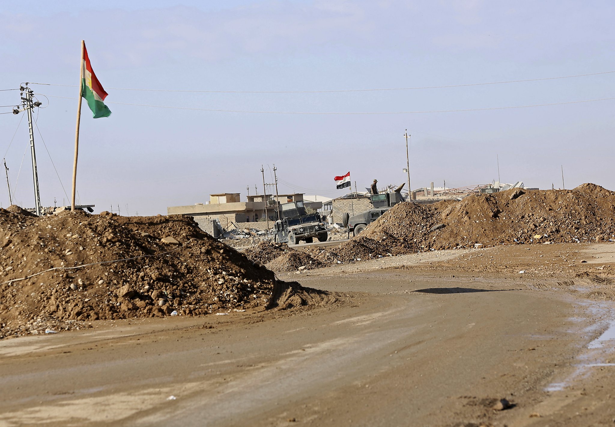 New Iraq borders take shape as Kurds capture territory