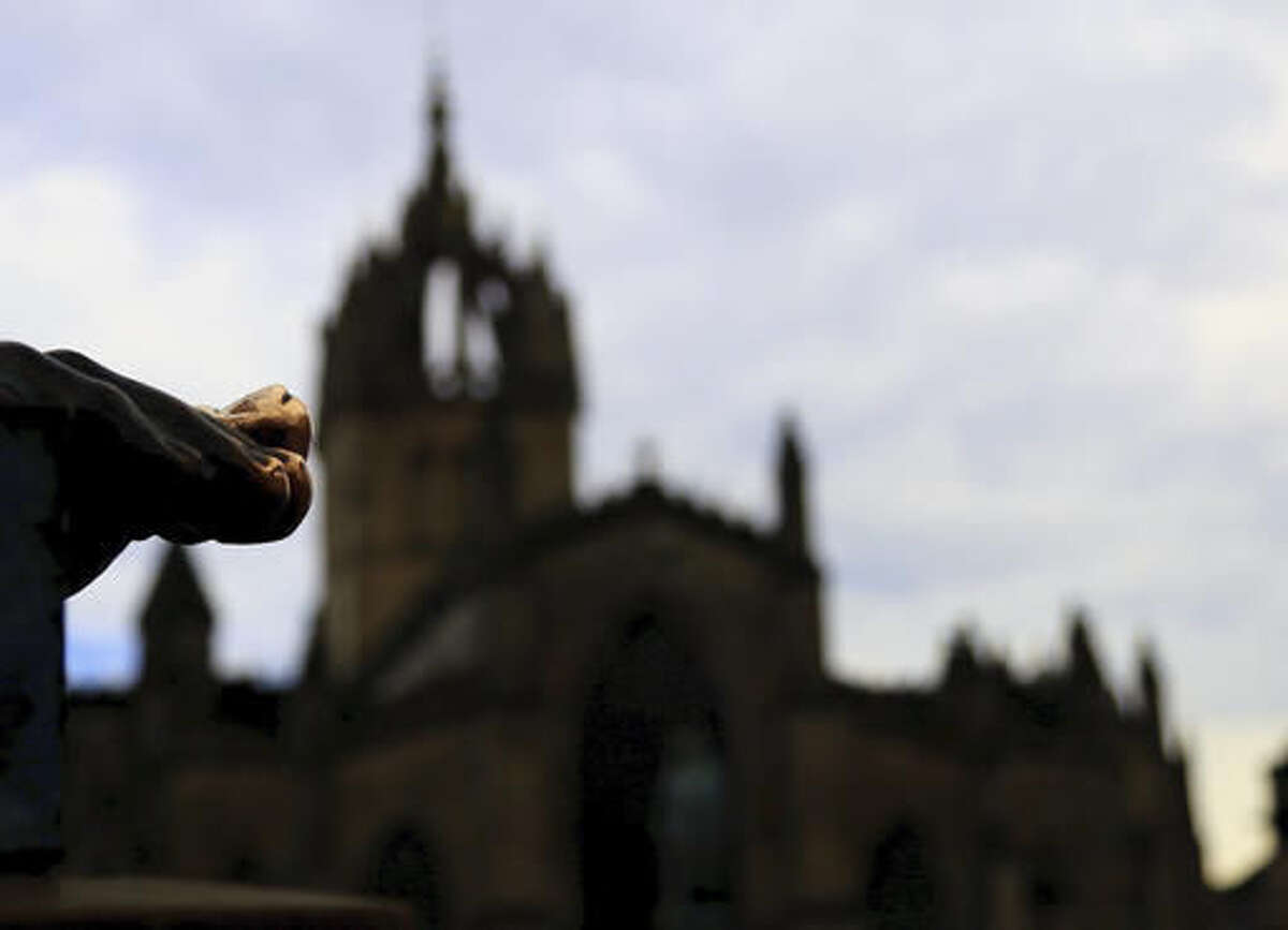 Rubbing the statue's toe and other good times in Edinburgh