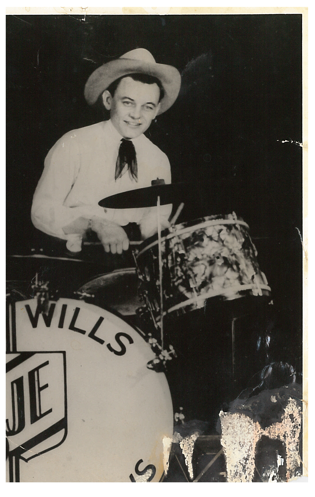 Beaumont family gives Johnny Edwards' drums to Country Music Hall of Fame