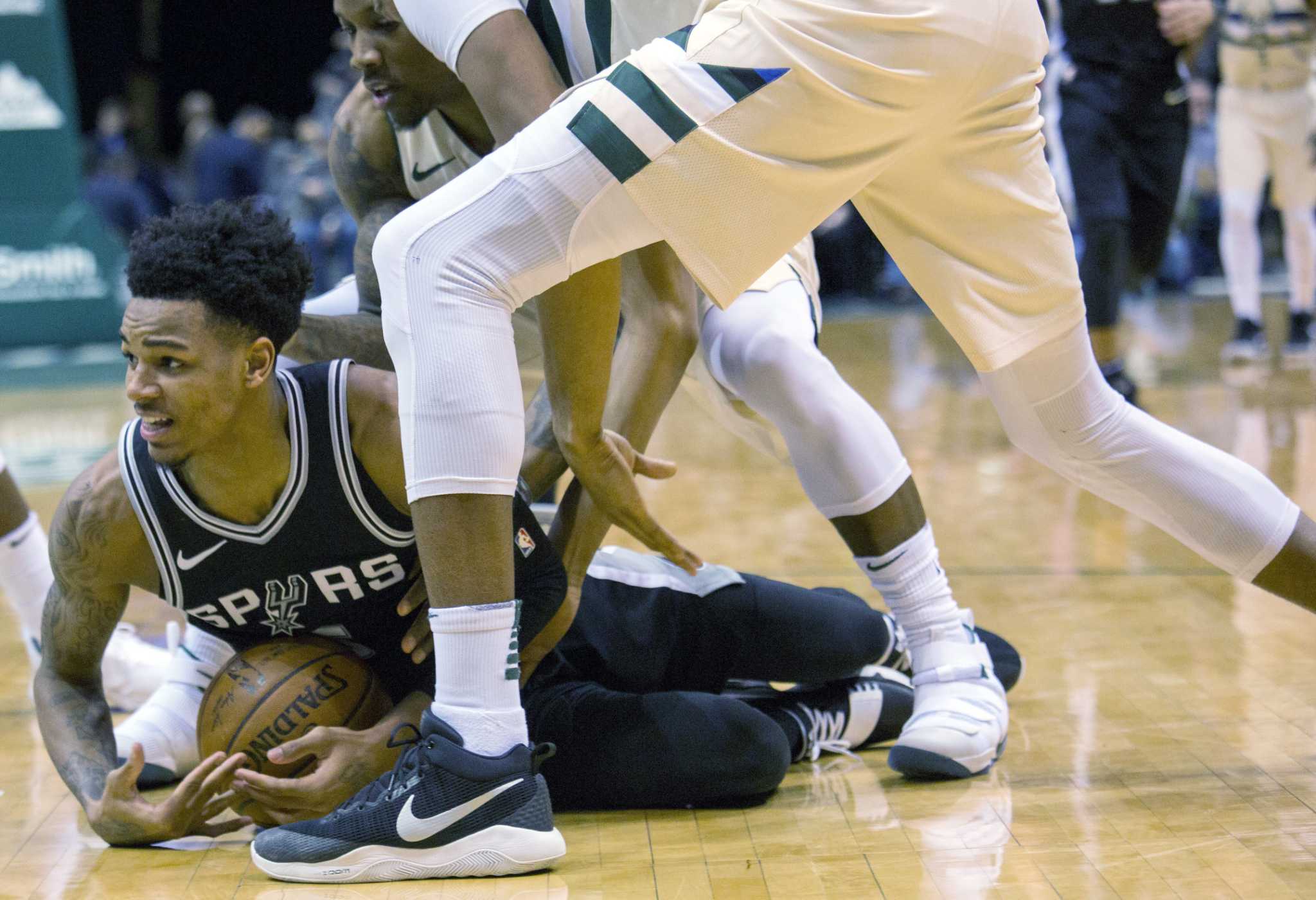 Spurs snap six-game winning streak with loss to the Bucks