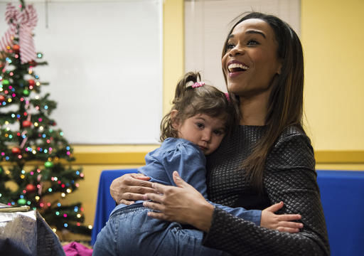 Singer Michelle Williams gives back to Rockford family