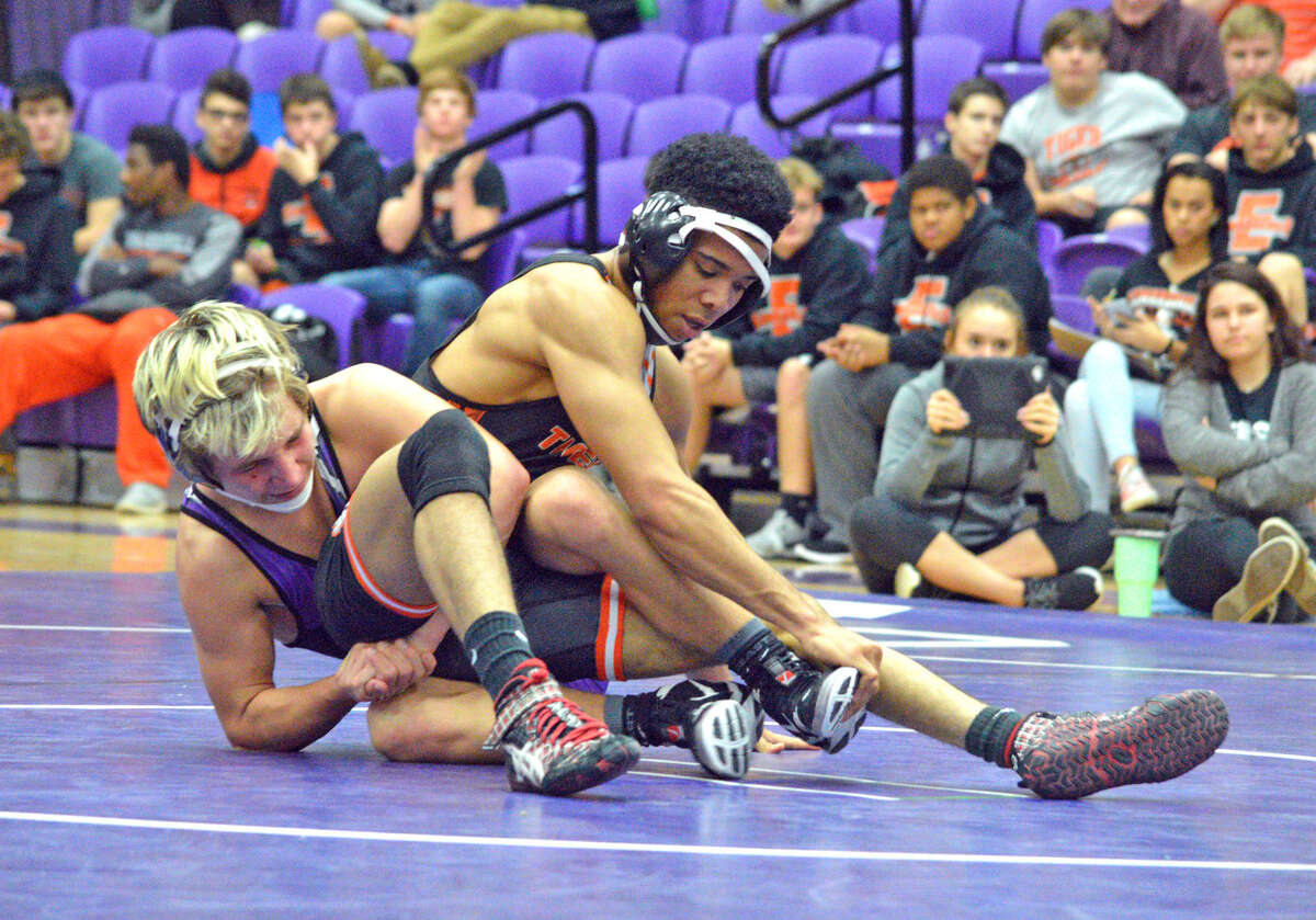 WRESTLING: E'ville beats Collinsville in SWC opener