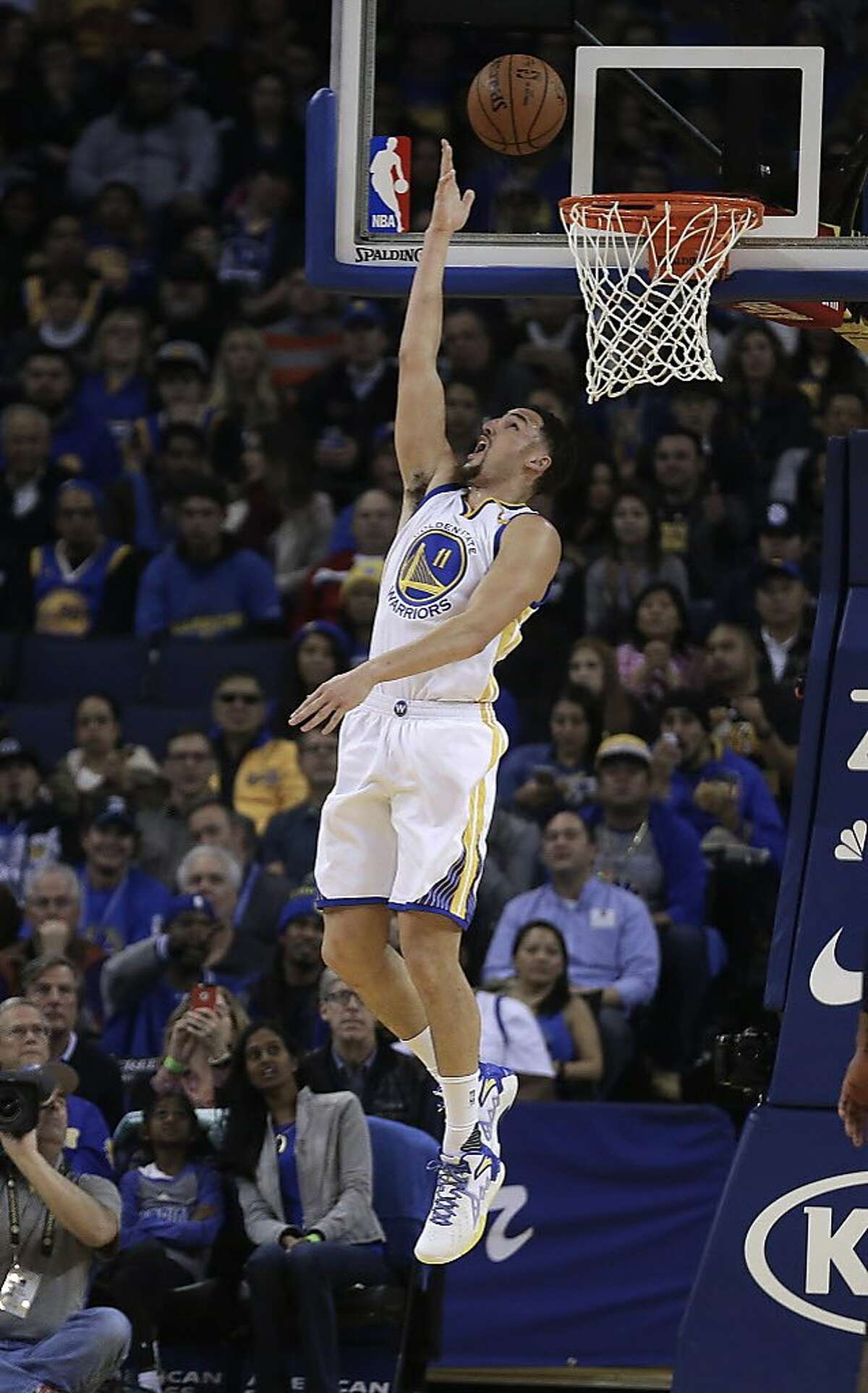 Klay Thompson erupts for 60 points as Warriors rout Pacers