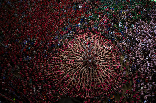 AP PHOTOS: Top feature photos of 2016 from Associated Press