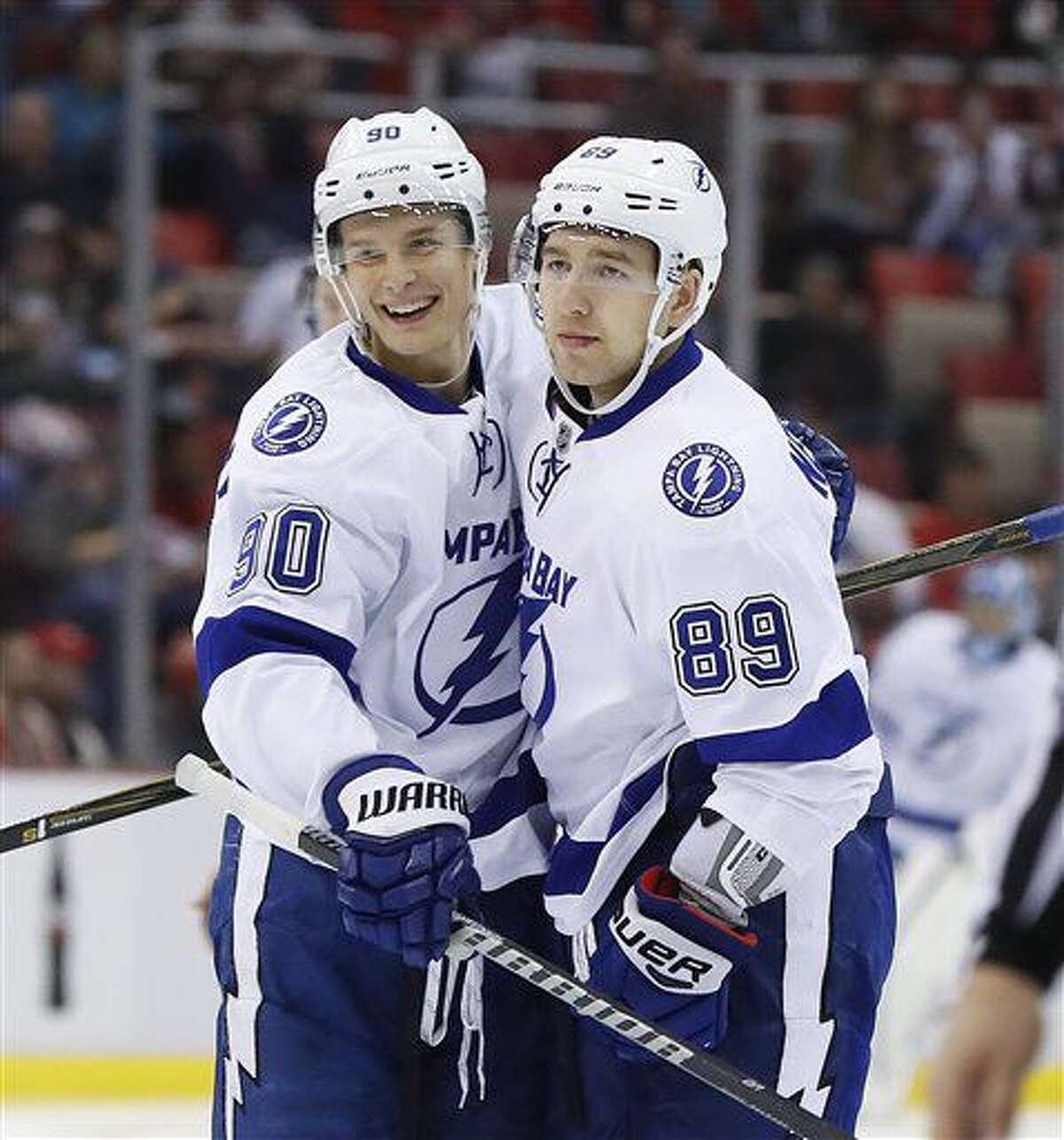 Kucherov's late goal gives Lightning 4-3 win over Wings