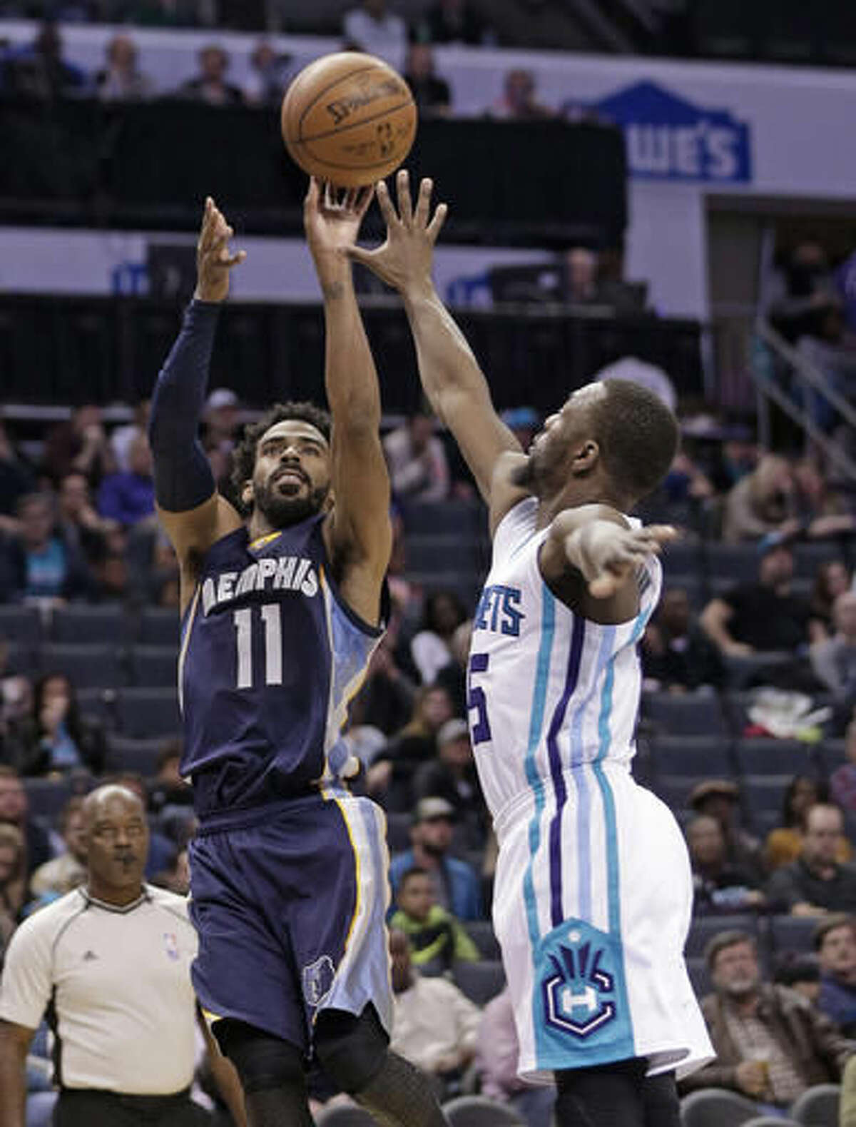 Conley, Grizzlies top Hornets 105-90 for 5th straight win