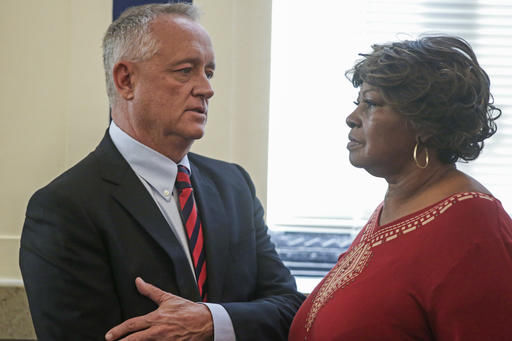 Ohio prosecutor to discuss potential new trial in cop case