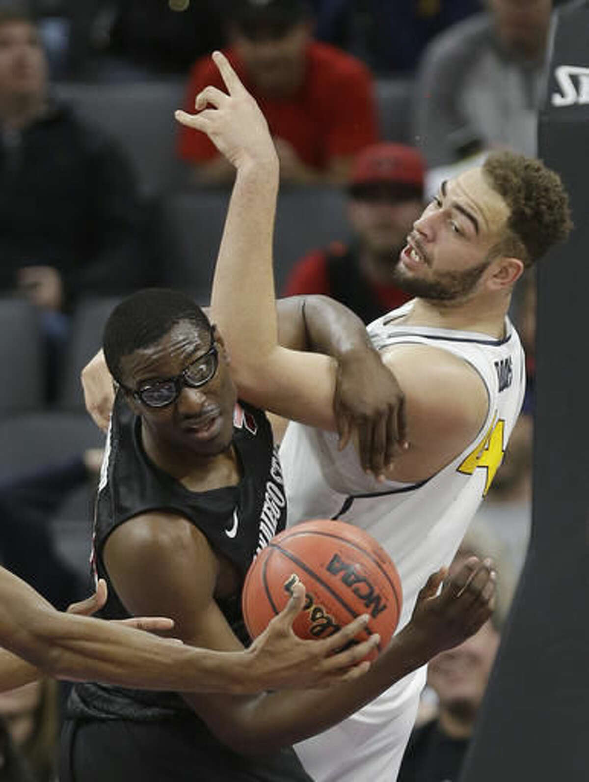 Hemsley scores 15, San Diego State beats Cal, 77-65