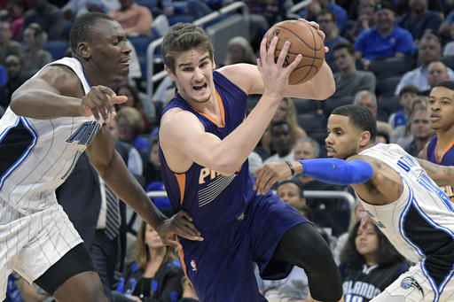 Alex Len, Eric Bledsoe lead Suns past Magic, 92-87