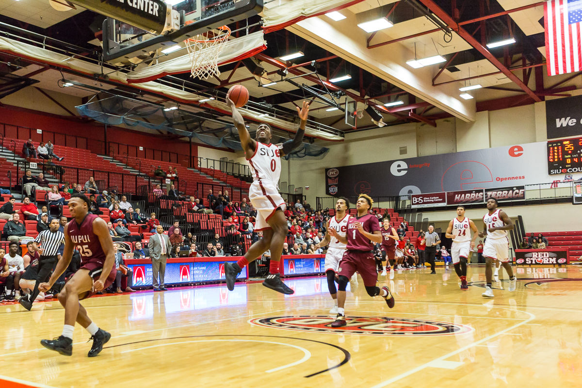 BOYS' BASKETBALL: SWC Conference teams on display at Vadalabene Center