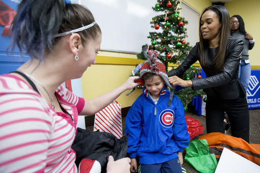 Singer Michelle Williams gives back to Rockford family