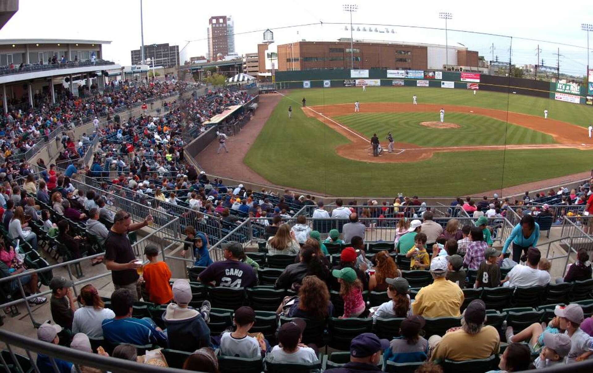 Blue Crabs defeat Bluefish, 8-1