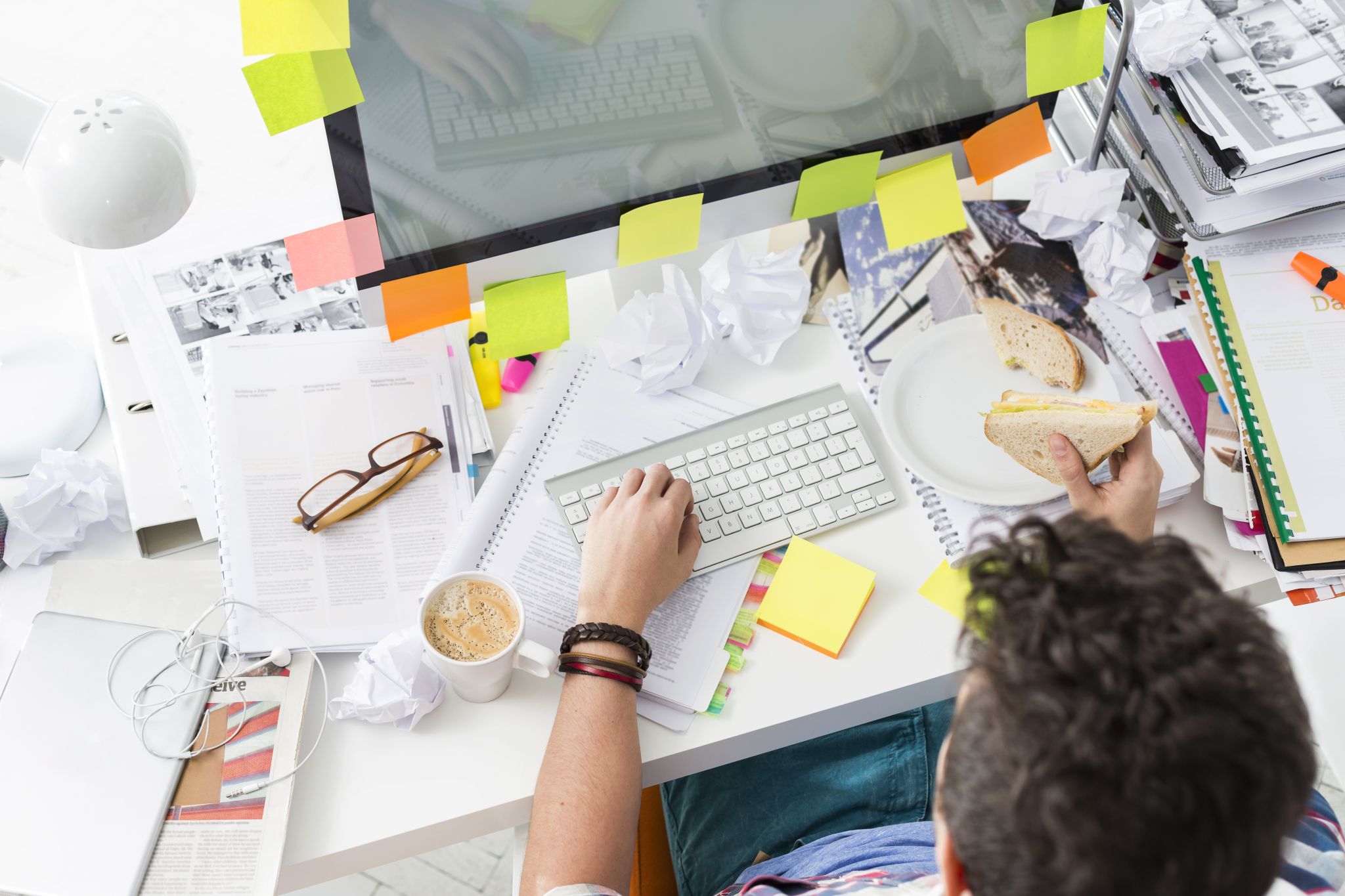 The best and worst foods to eat at your work desk