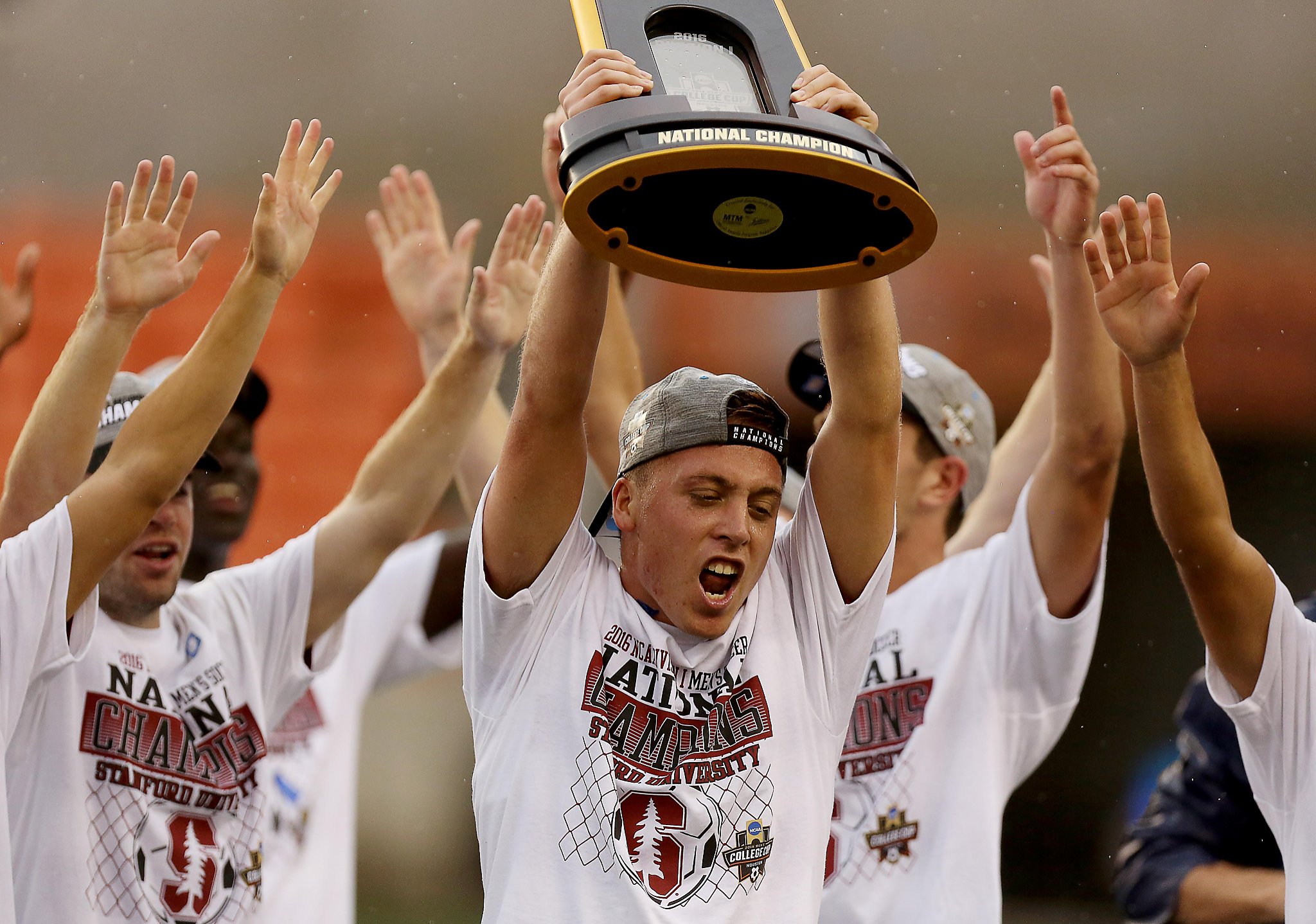 Stanford men win in shootout for 2nd straight soccer title