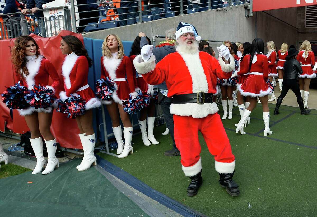 NFL Cheerleaders: Week 14