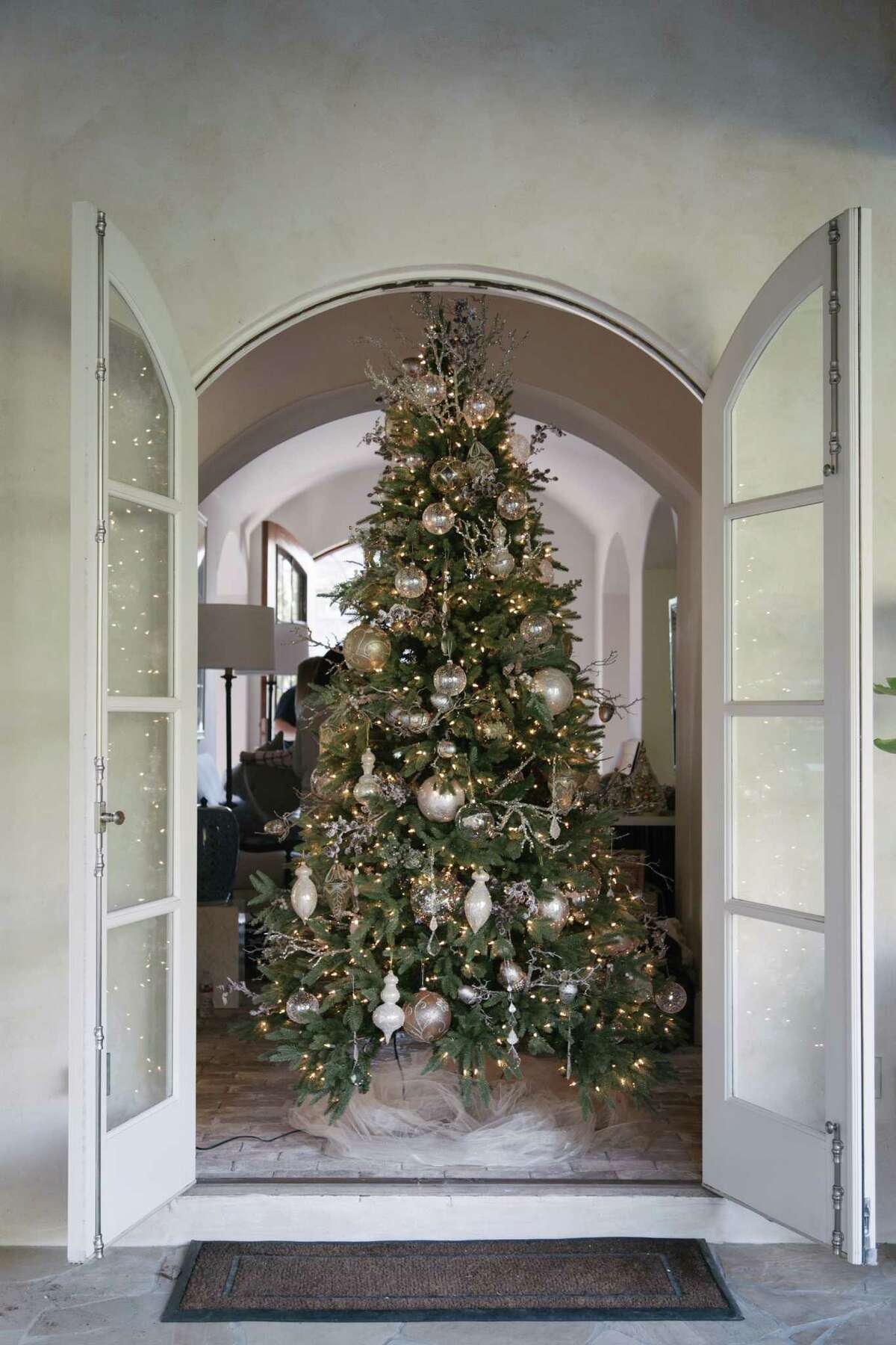 D'Antonis create a cozy holiday spot for their Rockets family