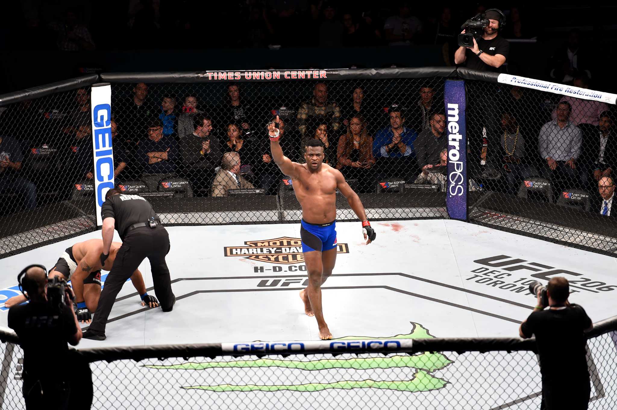 Long waits for stitches for Albany UFC fighters