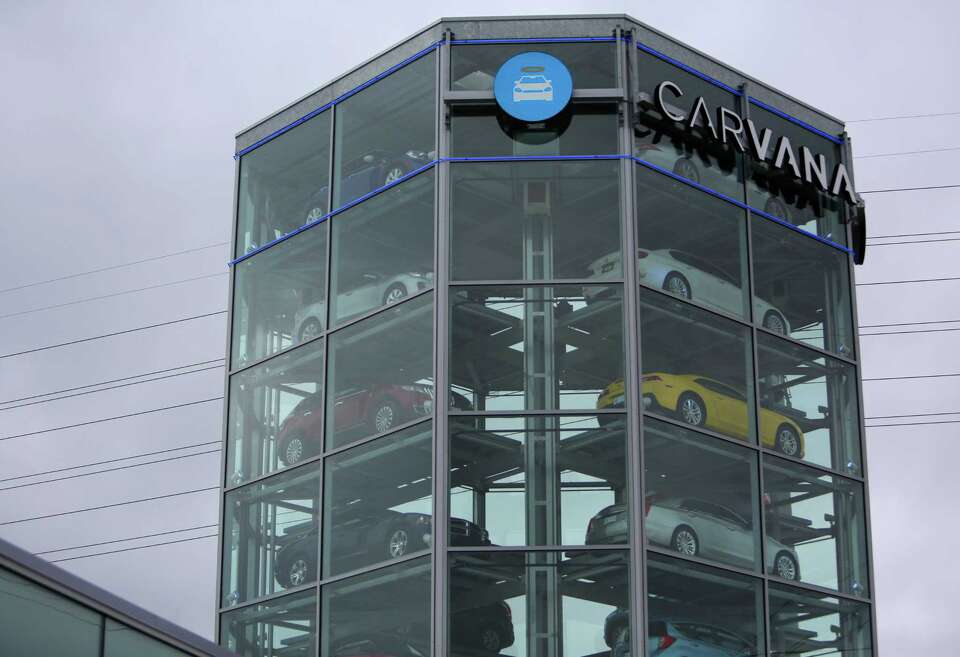 New Carvana tower aims to make car buying 'fun'
