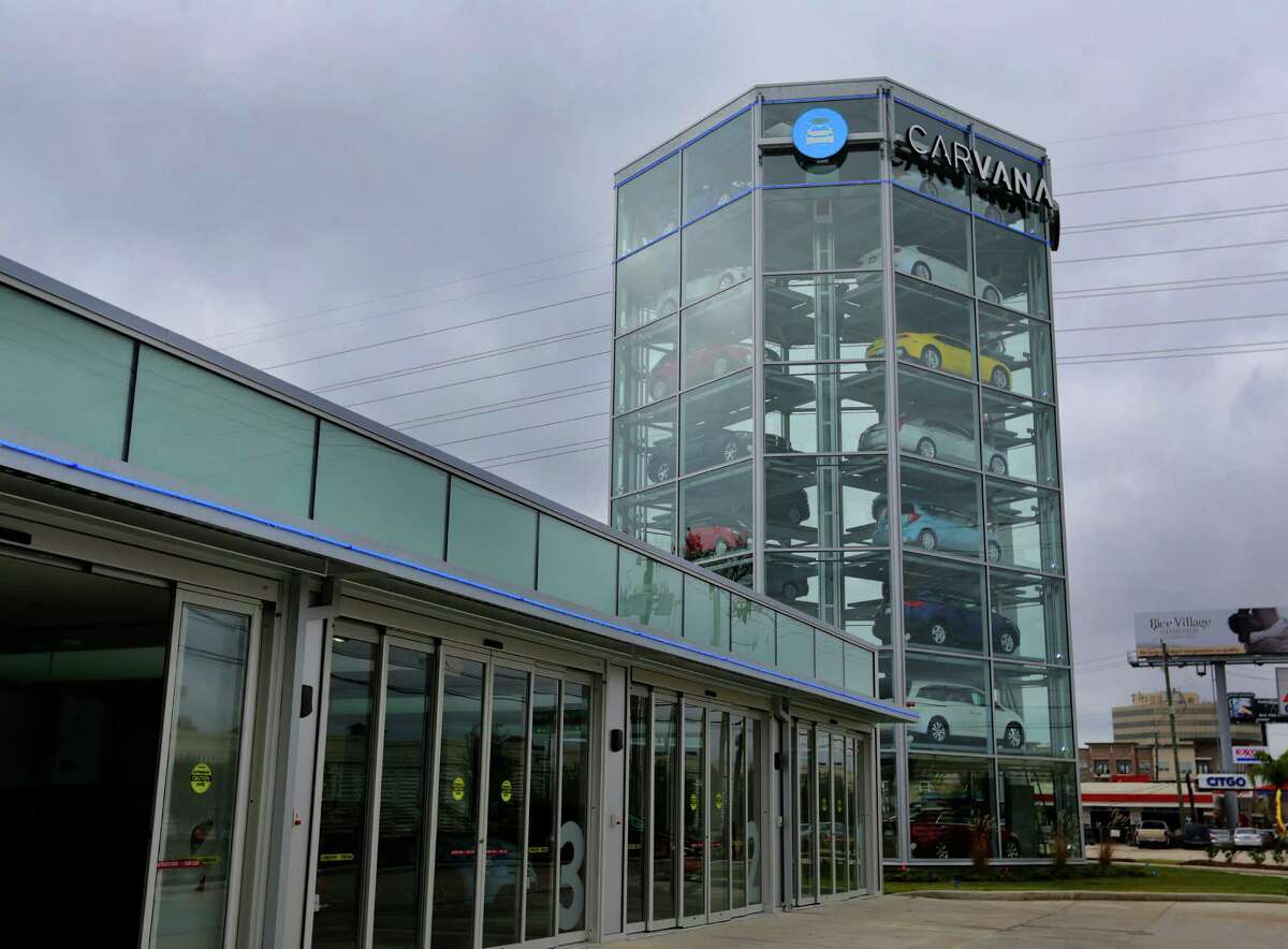 New Carvana tower aims to make car buying 'fun'