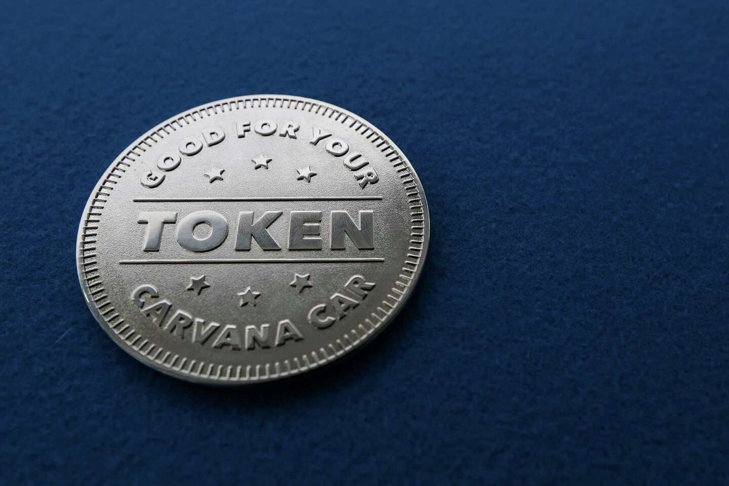 New Carvana tower aims to make car buying 'fun'