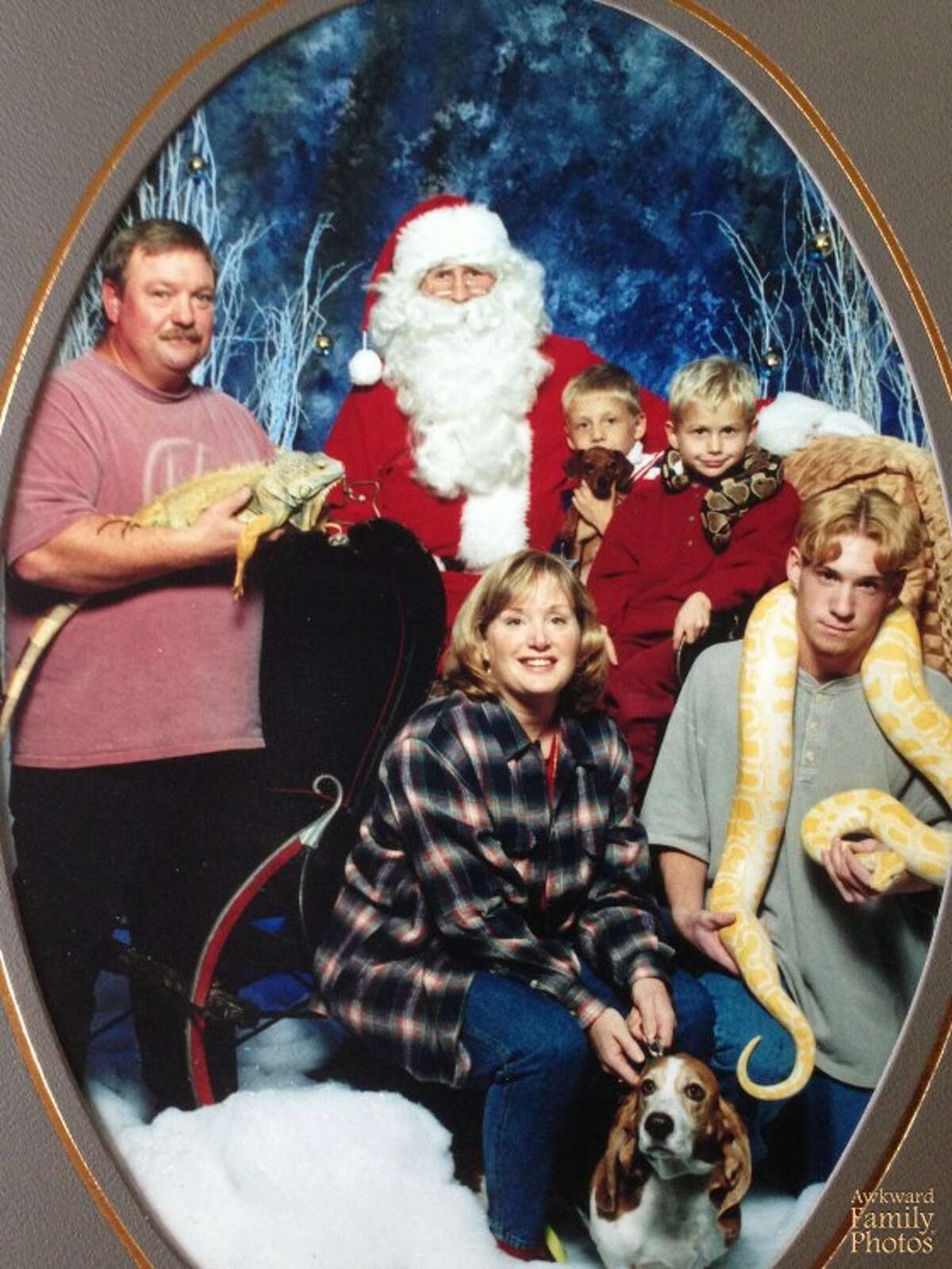 Christmas fails: Holiday family photos gone wrong