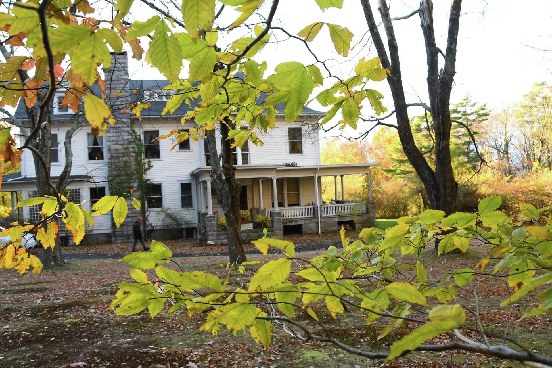 Inside Moses Pendleton and Cynthia Quinn’s inspiring, yet haunting house
