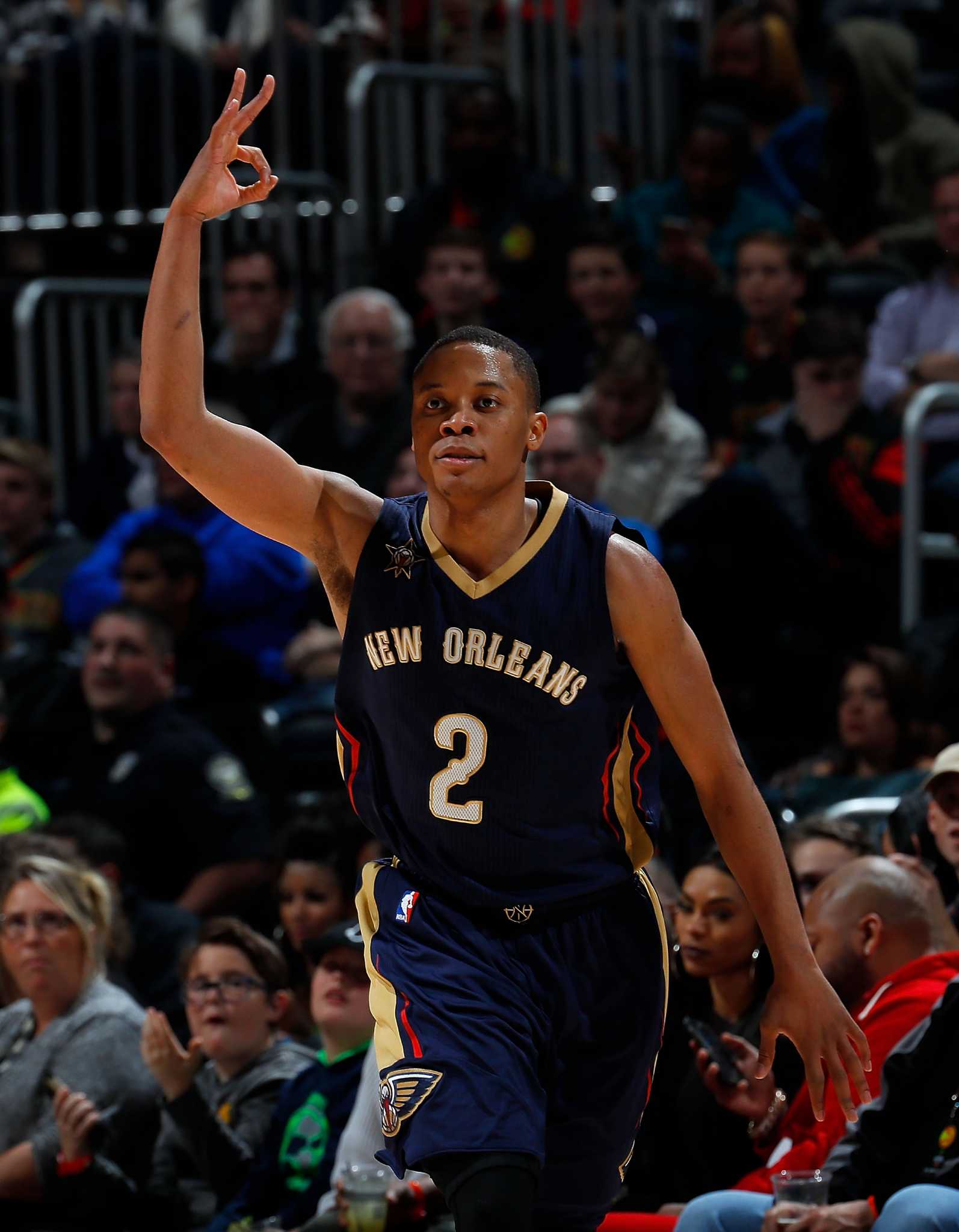 Pelicans' Tim Frazier recovers in time to play in his hometown