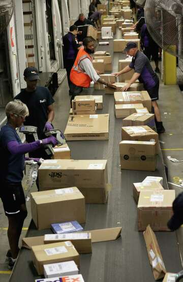FedEx workers race to meet record demand - ExpressNews.com