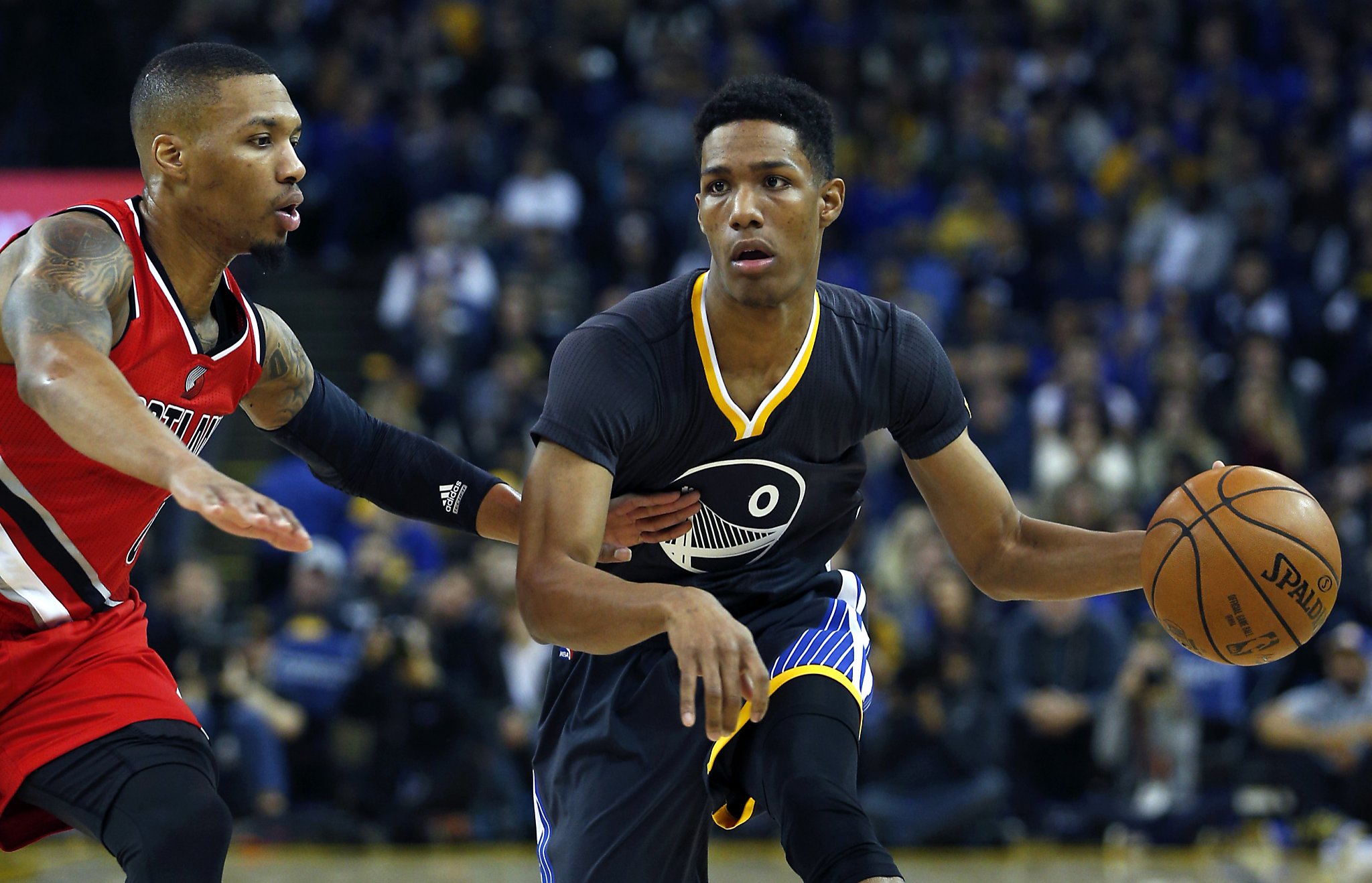 Warriors assign Patrick McCaw, Damian Jones to D-League