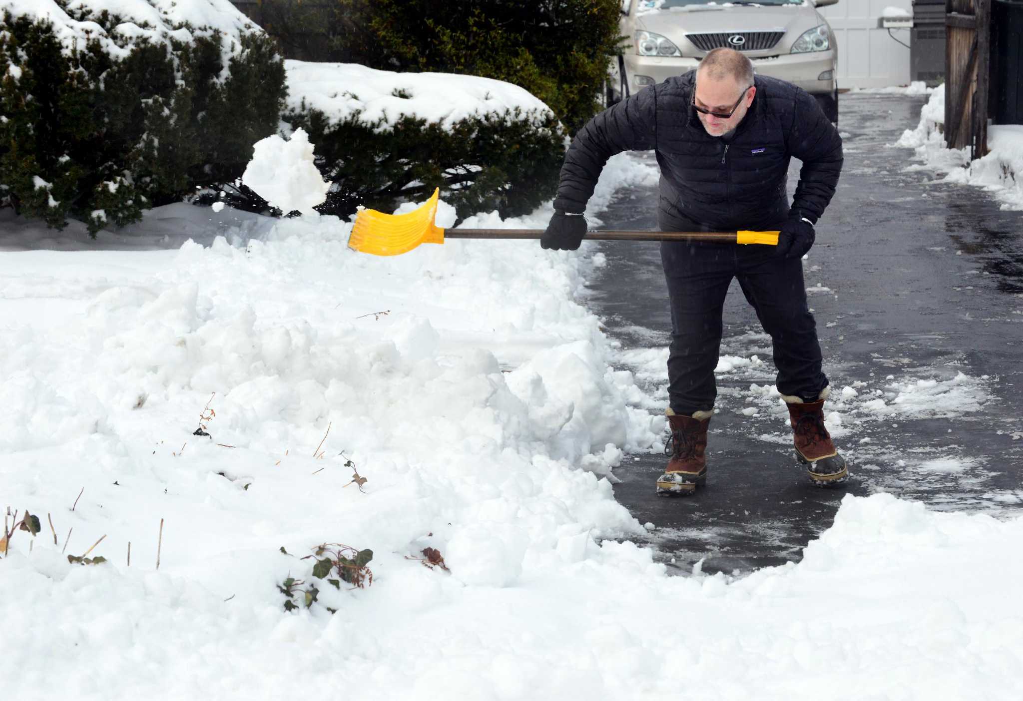 First big snow hits Westport