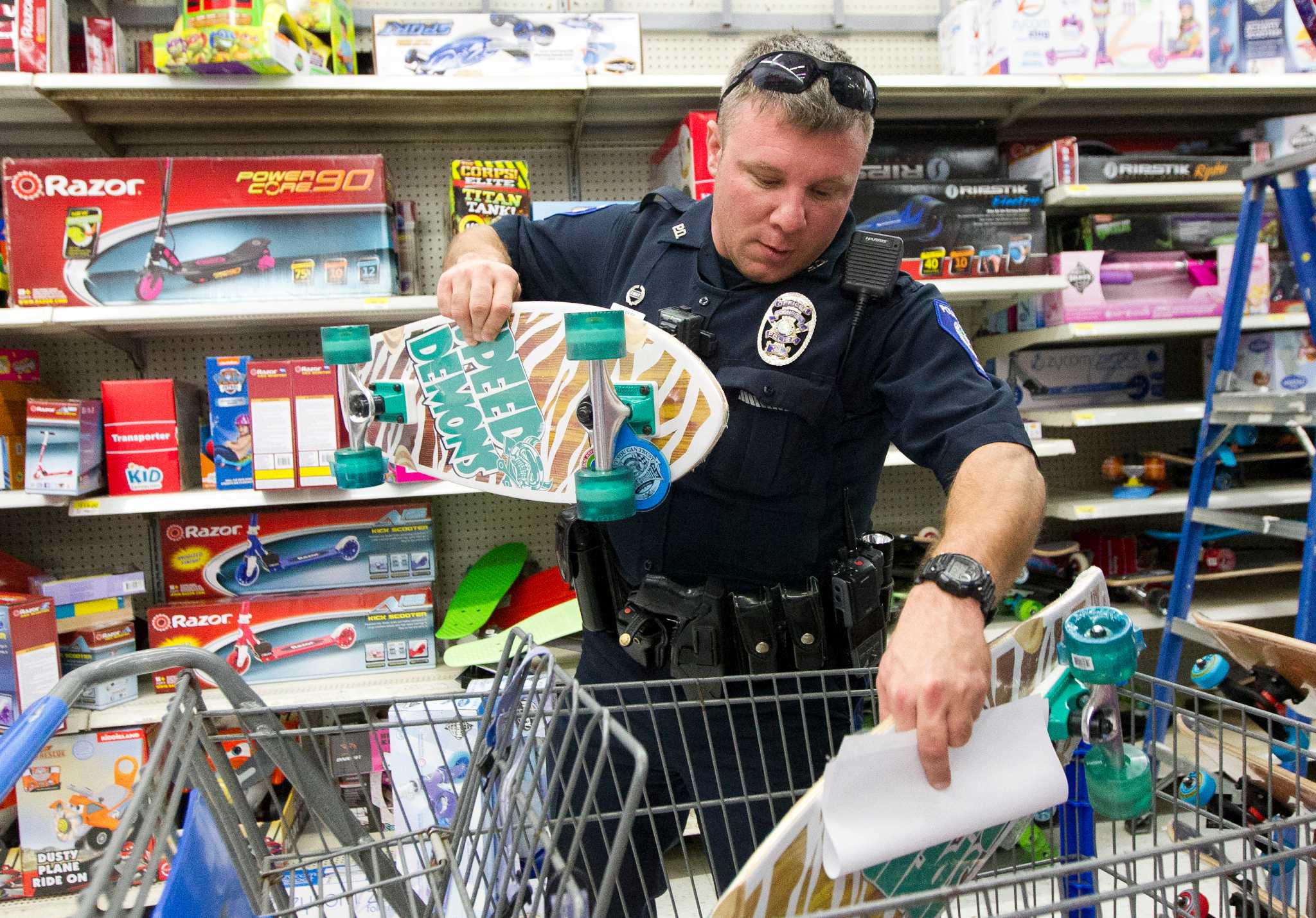 Conroe police officers bring Christmas to Montgomery County Women's Center