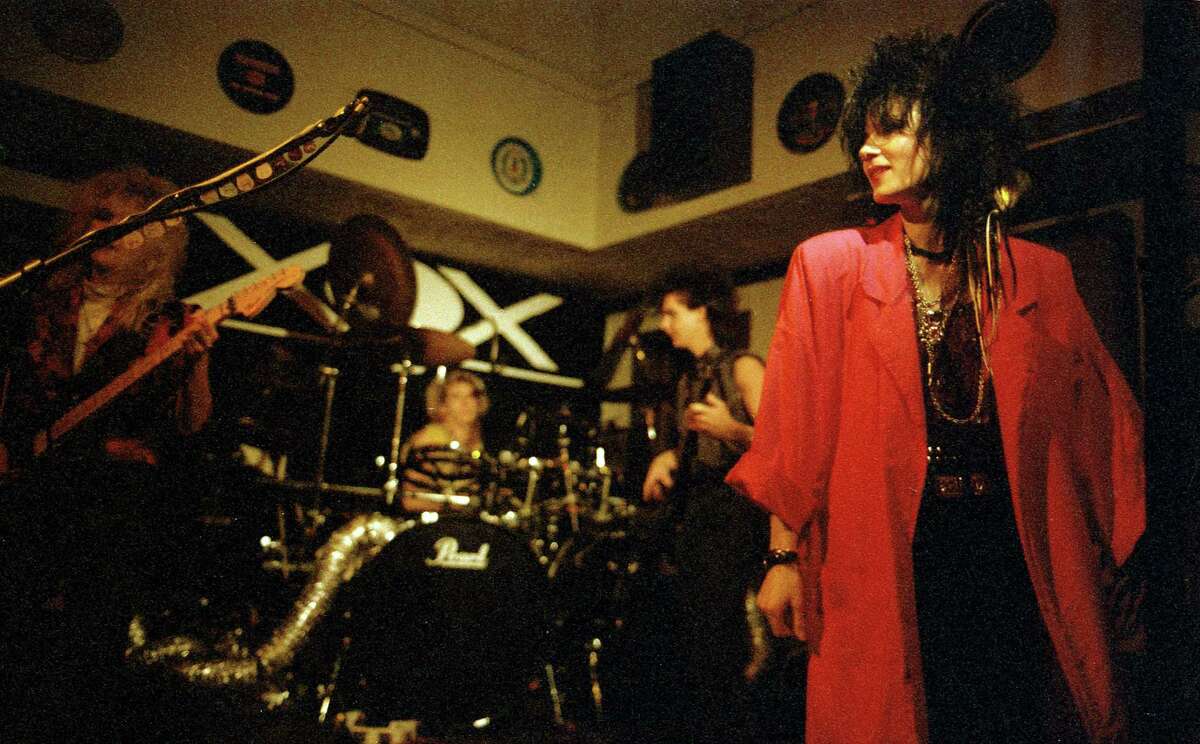 30 years ago: A new face at 6 p.m., house moving, Houston music scene