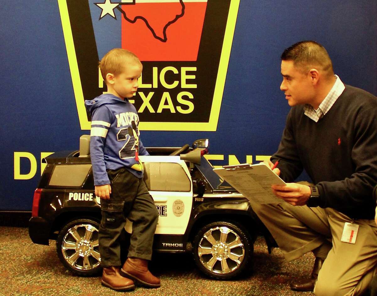 Schertz police give 3-year-old 'officer' with leukemia a custom patrol ...