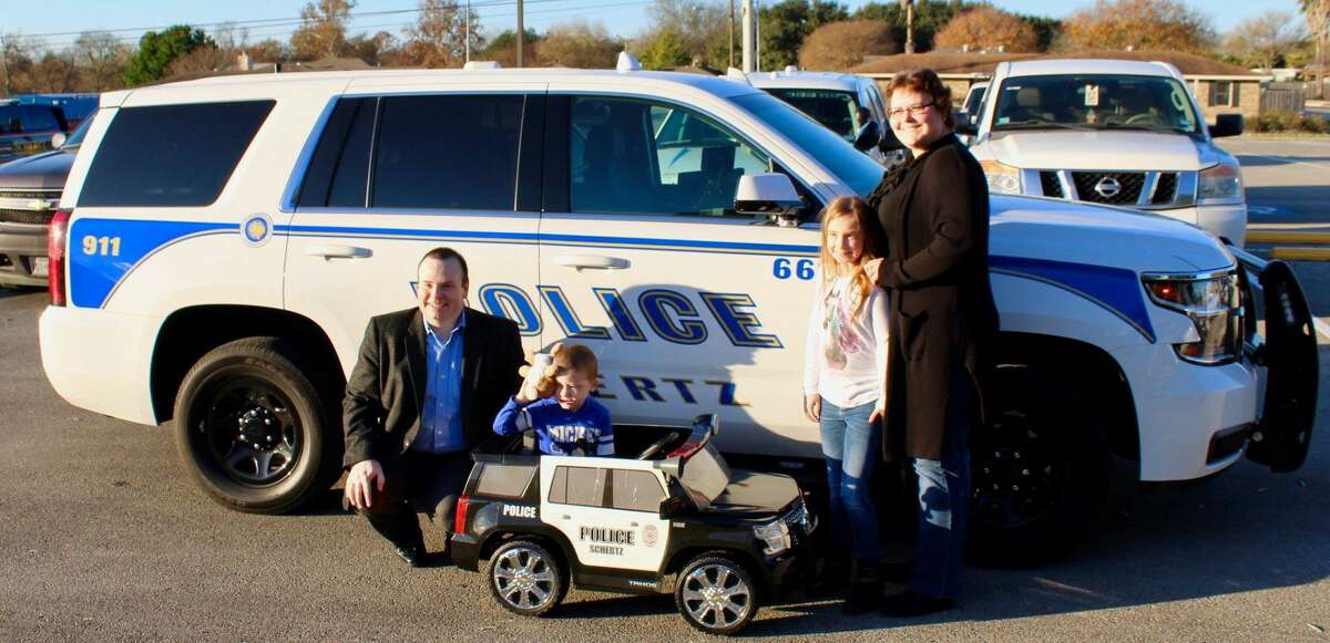Schertz police give 3-year-old 'officer' with leukemia a custom patrol ...