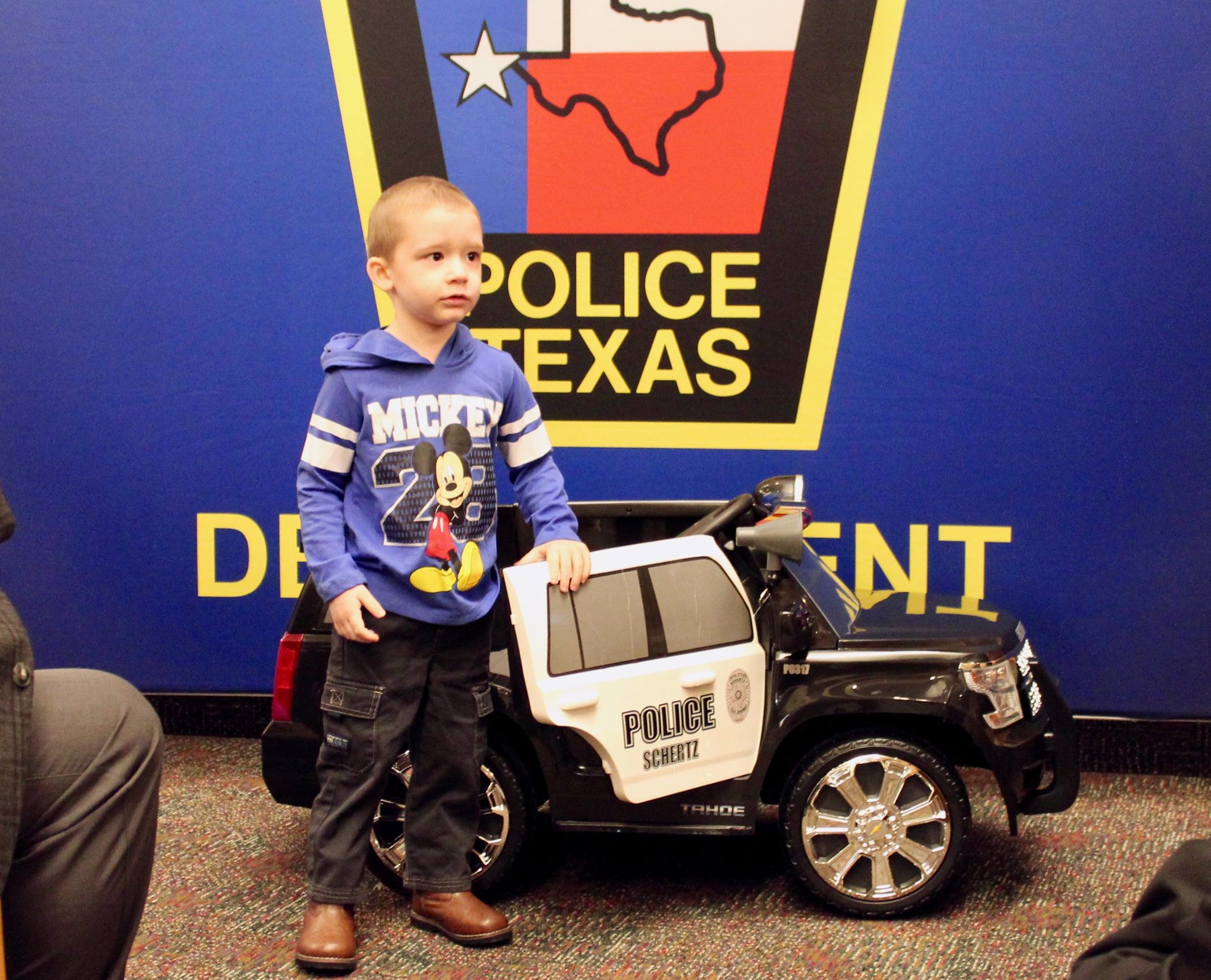 Schertz police give 3-year-old 'officer' with leukemia a custom patrol ...