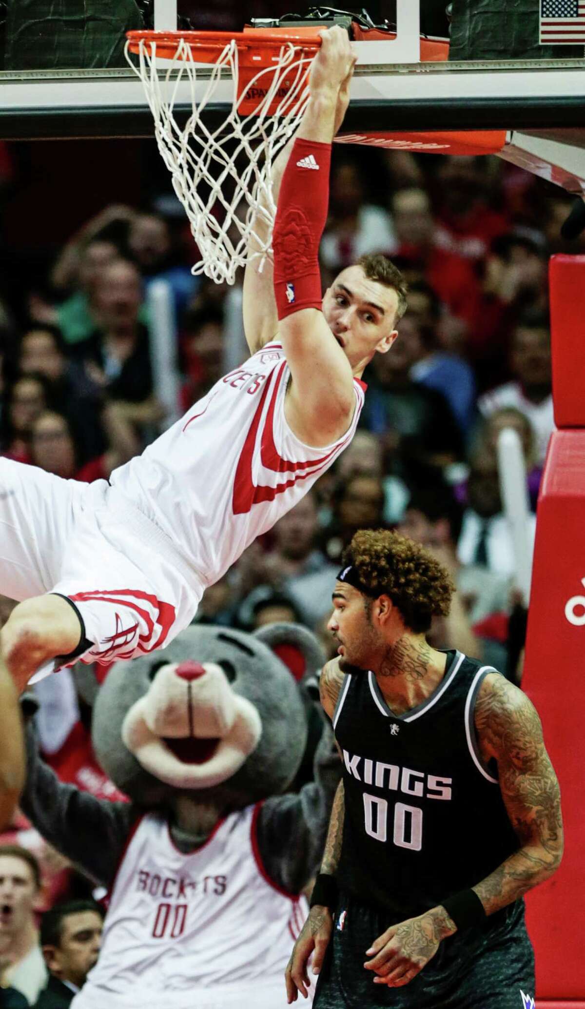What a difference a year makes in Sam Dekker's life as Rocket