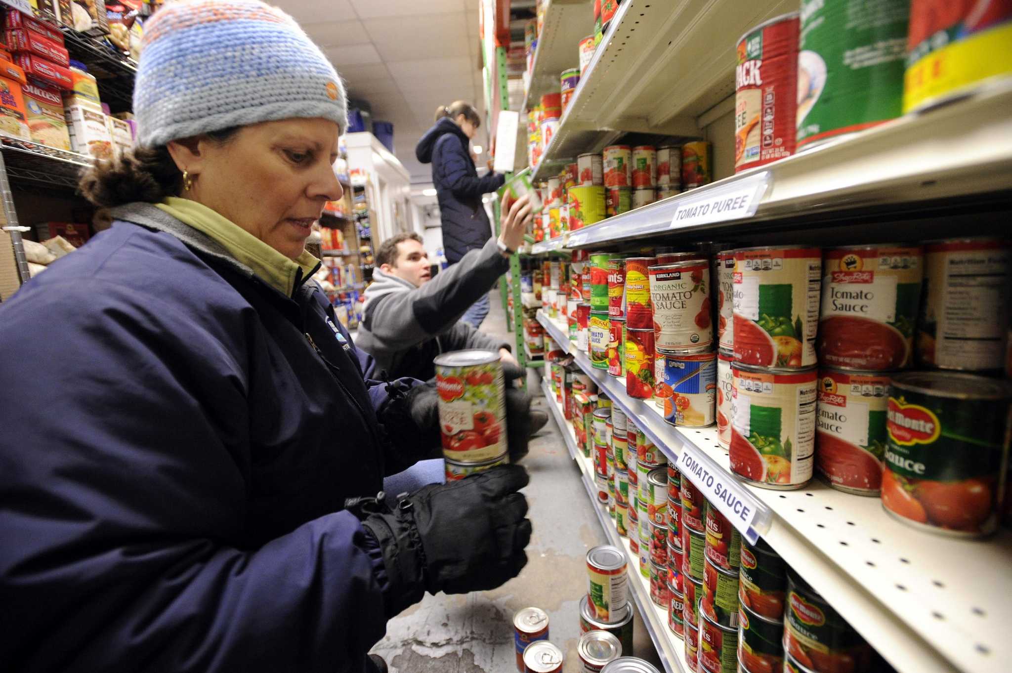 Volunteers help Stamford food bank during busy holiday season