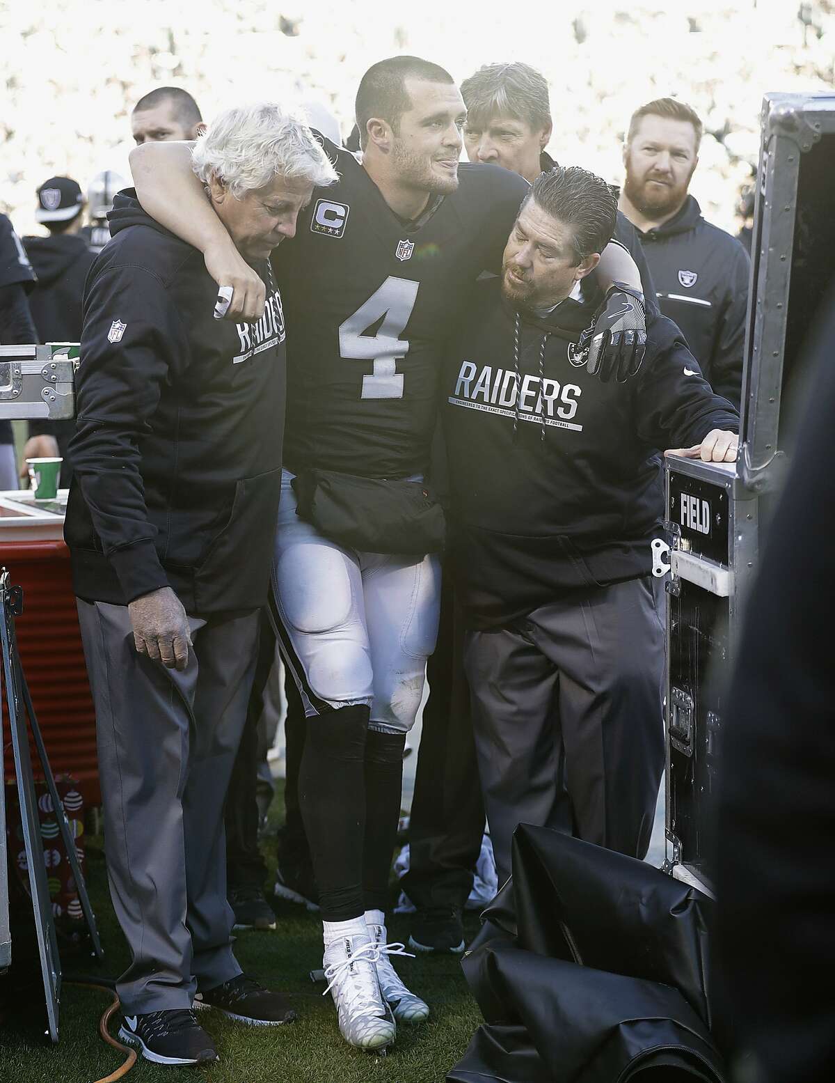 Carr’s broken leg overshadows Raiders’ victory