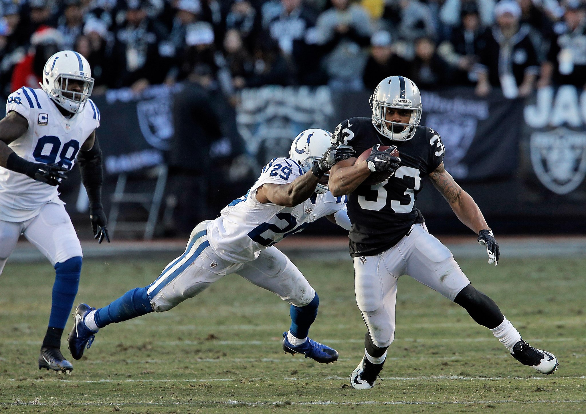 Washington, Richard lead Raiders’ ground attack in win