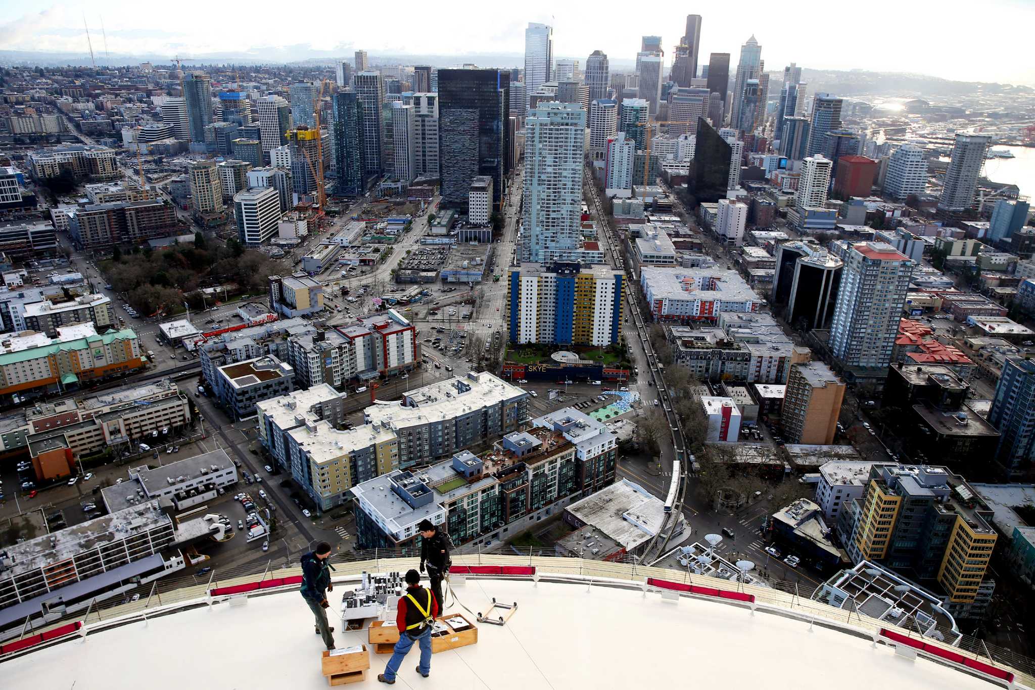 New Year's Eve fireworks installed on Space Needle